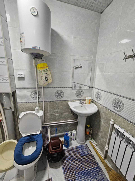 1 xonali 46m² 3-qavat uy sotiladi