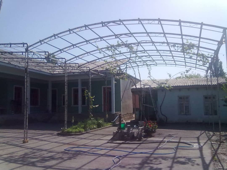 Kontener materialdan issiqxona naves tom xizmati bajaramiz