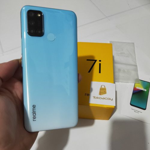 Realme  7i 8/128GB yangi xolatda turipti