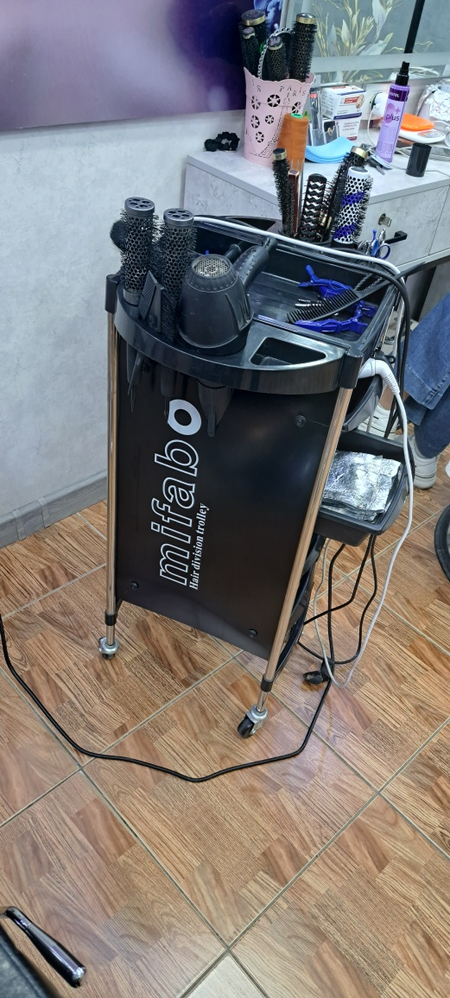 Pamoshnik sotiladi 2 dona bor
