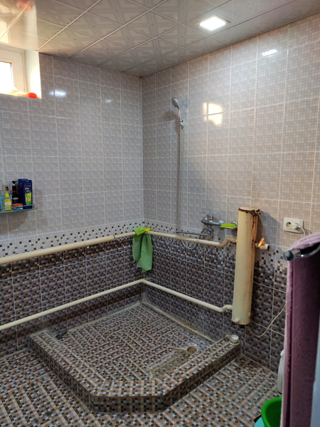 Hovli sotiladi Qarshi shahri Yangi obod mahalla, 6 sotix, 8 xona uy