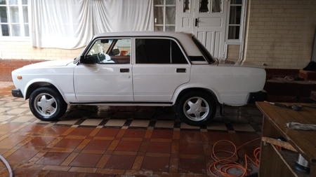 Vaz 2107 sotiladi