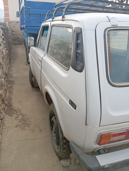 niva vaz 2121 turi yengil sedan