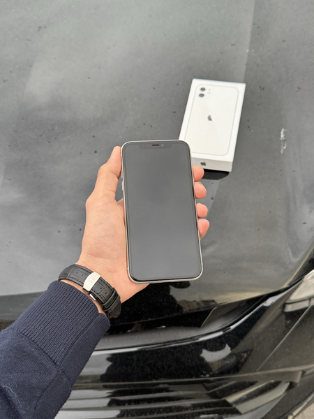 iPhone 11 64gb karobka dakument ochilmagan usta kormagan