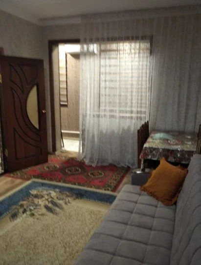 Чиланзар 14 квартал1 ком 4 этаж//4  36м²