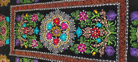 Ташкентский палак (вышивка сюзане), портера из красной духобы СССР