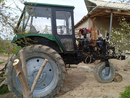 Traktor sotiladi