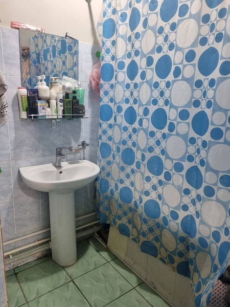 .Продам 3комнатную 2этаж 60м2 разделный санузел тоже Сергели 7А 61000$