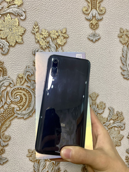 Mi 9 128 GB ideal hich qati alishmagan karobka dokument