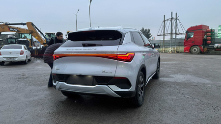 BYD  Yuan Plus aftomabili endilikda Jizzax shaxrida.