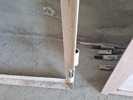 Darvoza B/U , xonobod sergeli tumani, rangi sariq, butun
