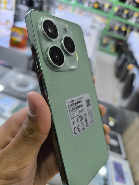 Techno Spark 20Pro. Muddatli to'lovga oyiga 310.000 dan tushadi