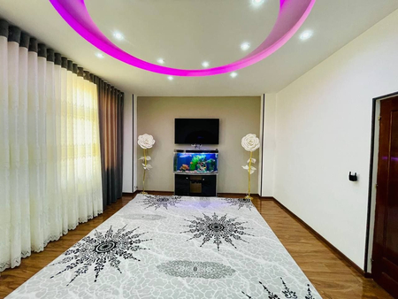 Шикарный Квартира Сотилади 5-хона 1-этаж 180м². Ор 5-Мик  Динамо калцо