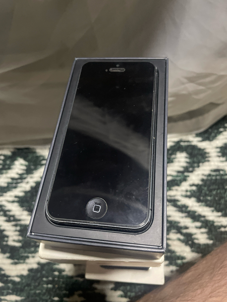 Iphone 5 va 5s sotiladi