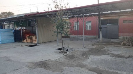 Сдается в аренду помещение для магазина и площадка.