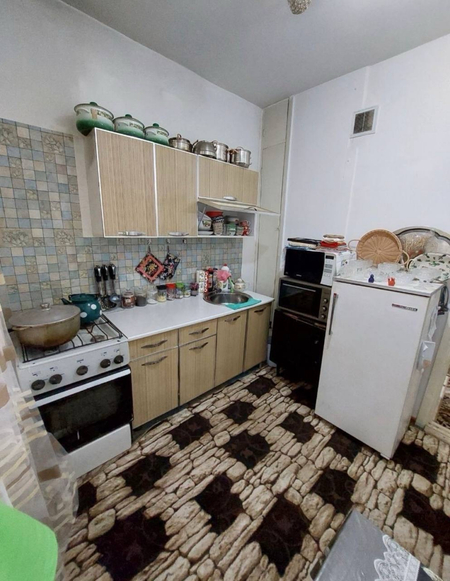 Срочно 2/6/9 Паркентский , 307 школа , квартира готова к ремонту ,62м2