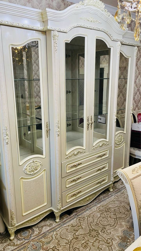 Хелги (сервант сотилади)