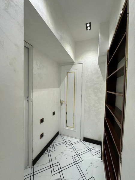 Продается Евро офис Ор-р: метро Айбек 55м2