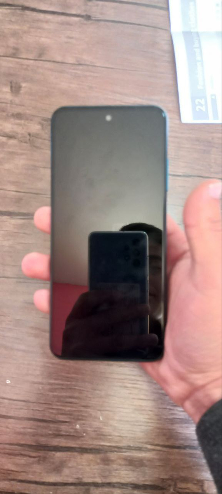 POCCO M3 pro 5G sotiladi
Xotira: 7/64 Gb
Versia:14 global 
Rangi: kok