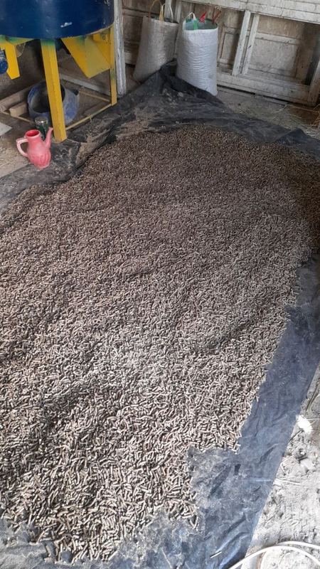 Yem chiqaradigan aparat