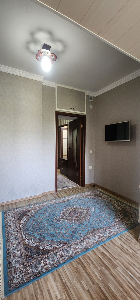 Продается Юнусобод 19кв 1*2комнатная 3етаж с ремонтом место отличная
