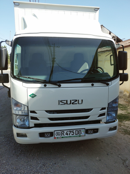 Isuzu sotiladi npr75  yili 2009 terilgan
