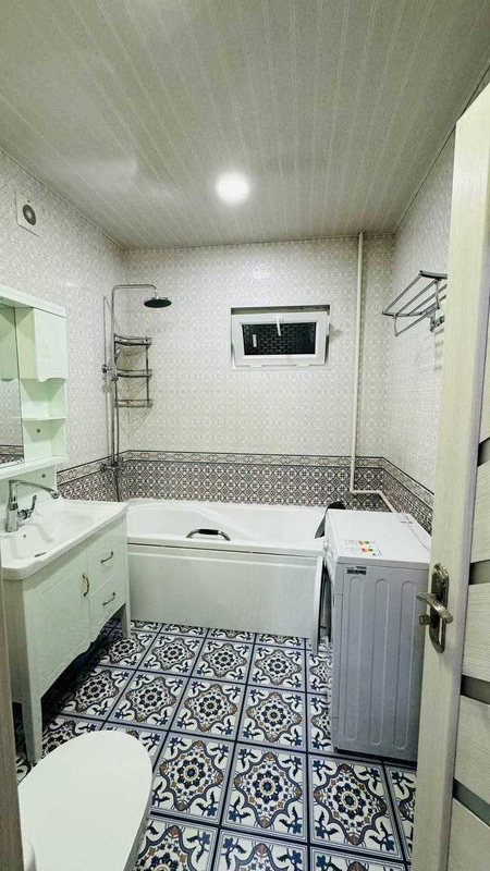 Чиланзар  район!  Новза  .2/4/5.  кирпич   77 серия,   65 m²