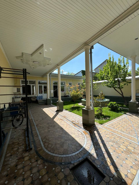 Charx konolon mahalasida 3 soth 250m2 uy sotiladi / sport tovar Novza