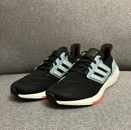 Продам кроссовки Adidas Ultraboost 22