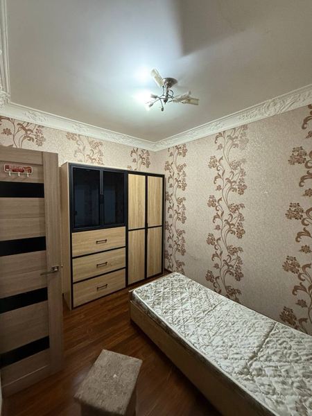 Продается 3 ком. Квартира на 1 этаже площадью 50кв.м. Ор. Рустам шурбо