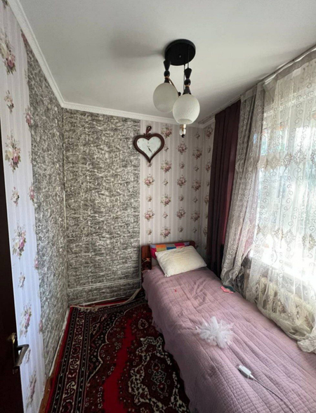 На 8 квартале Чиланзарского района продается квартира. 2*3/2/4