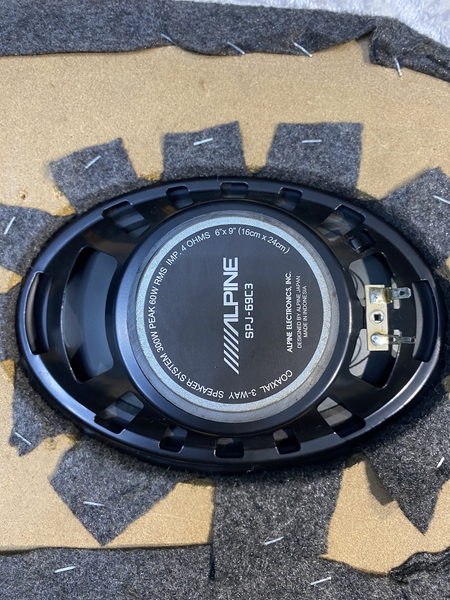 Продаеться колонка ALPINE SPJ-69C3
