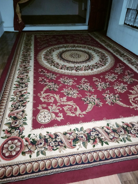 Qalin Gilam b/u sotiladi
Razmer 6 * 3.5 
Narxi 2.00
