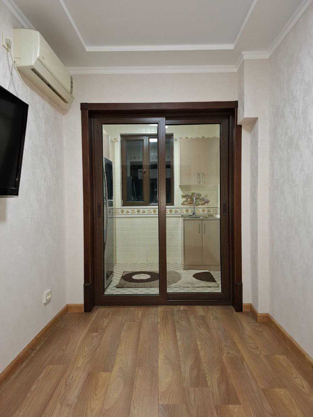 Паркентский ул.Ген Петрова 77-серия 4(5)-комнатная 3/4 80 м² ремонт