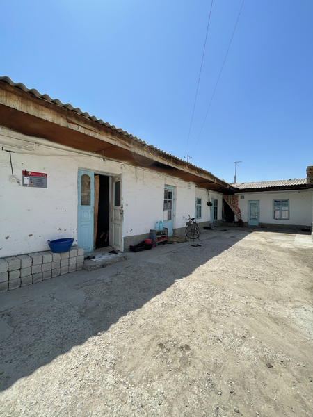 Uy sotiladi qoyli somon bozorda  kelishtirib beraman yahshi joyda…….