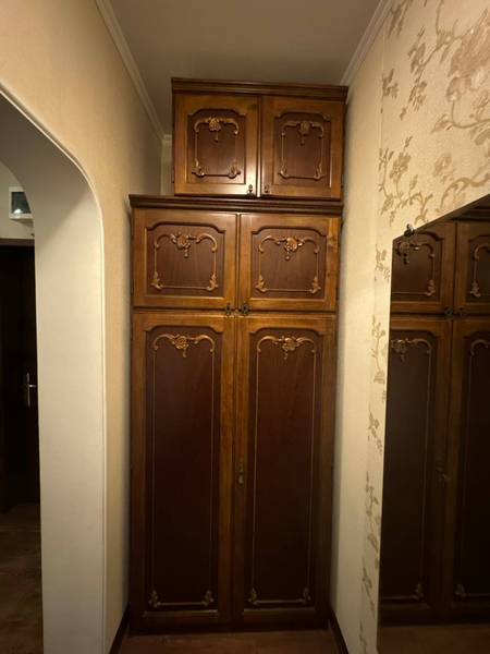 Стенка румынская, шпонированная.