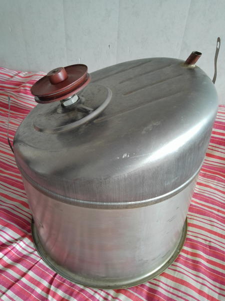 Продам нержавеющей бак.