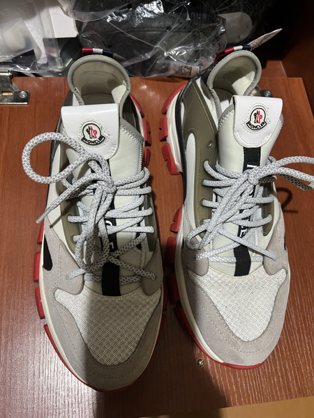 Продам красовки Moncler