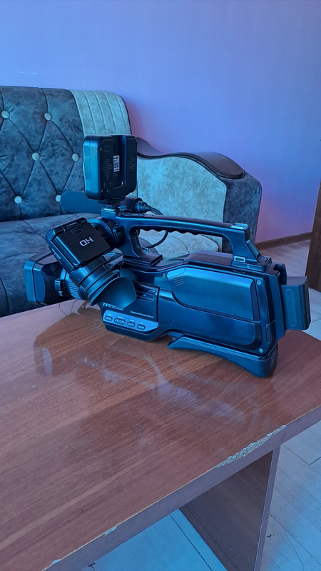 Sony 1500 Qamera sotiladi xolati zor 2 ta bor