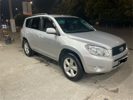 Toyota rav4 2007 год.