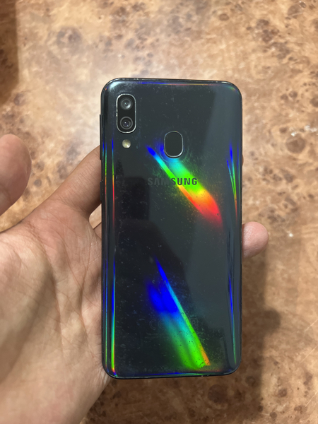 Samsung galaxy A40 sotiladi