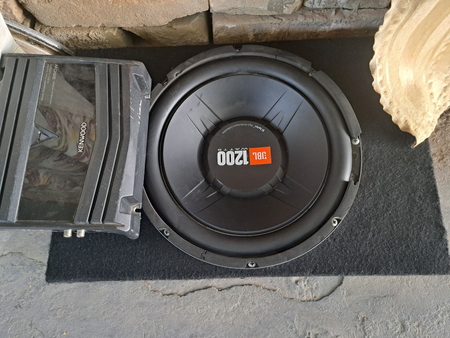 Продам сабвуфер JBL+уселител Kenwood 350w состояние отличное.