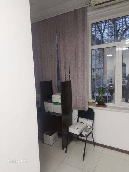 Городской Суд | 84кв - нежилое помещение вдоль дороги Продажа