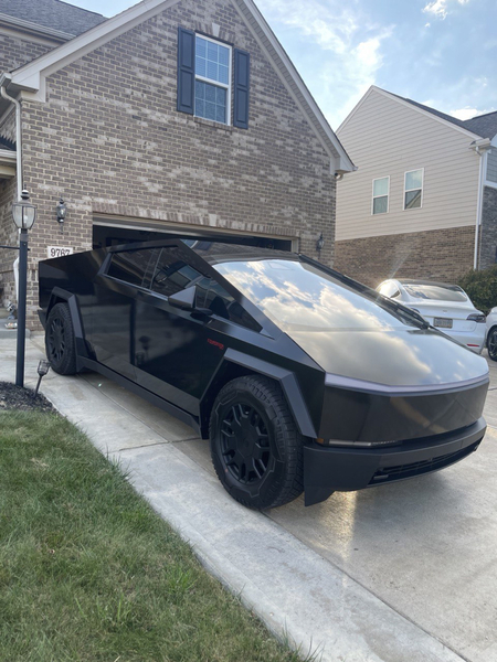 Tesla “Cybertruck”