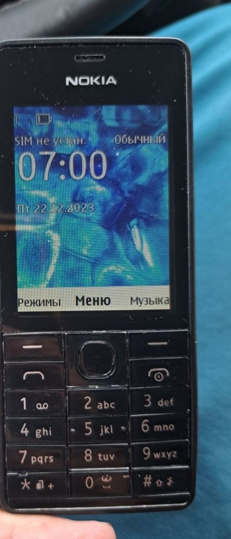 Продам 2 телефона Нокиа 515 оба рабочие на одном нет батарейки.