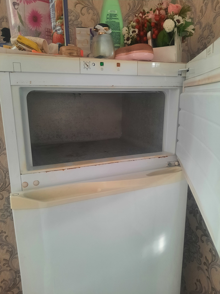 Холодильник 260л.