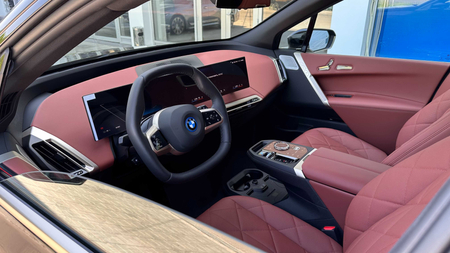 Продам новый BMW iX xDrive40i с гаранией 8 лет+счёт справка+подарок