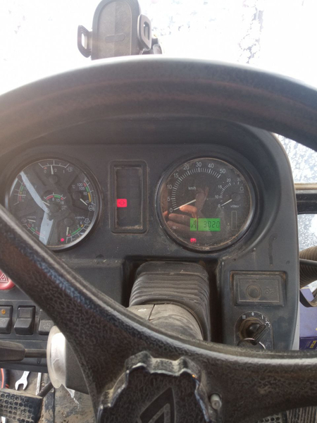 Belarus Traktor sotiladi kelishilgan narxda sirochniga