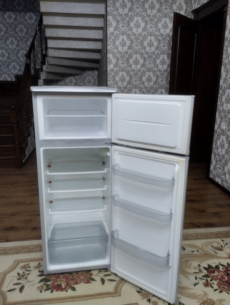 Продается холодильник Snaige двухкамерный