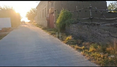 Hovli sotiladi yer hisobida 1 sotixi 4000$ Dan